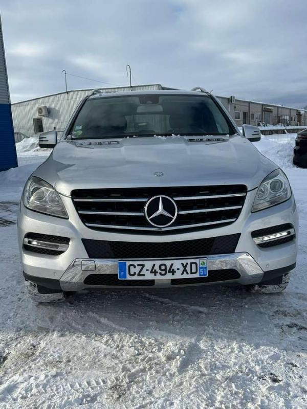 Grey Mercedes-Benz ML 250 2013 in Taurage, with an engine capacity of 2.14 L and mileage of 300 thousand km for 12000 €, photo 1 on AUTOMOTO.COM.LV