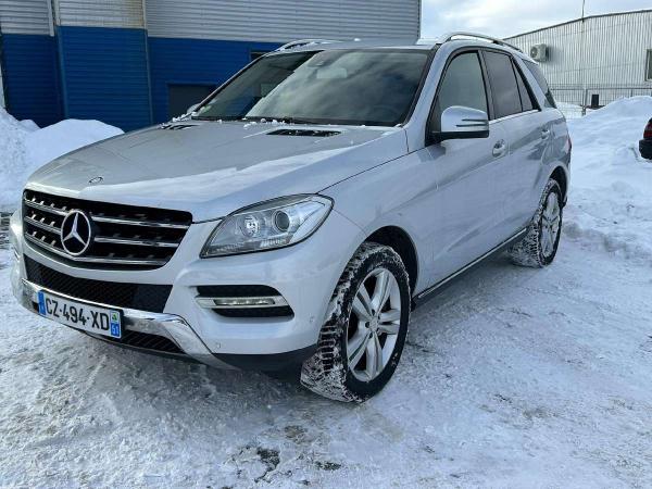 Grey Mercedes-Benz ML 250 2013 in Taurage, with an engine capacity of 2.14 L and mileage of 300 thousand km for 12000 €, photo 3 on AUTOMOTO.COM.LV