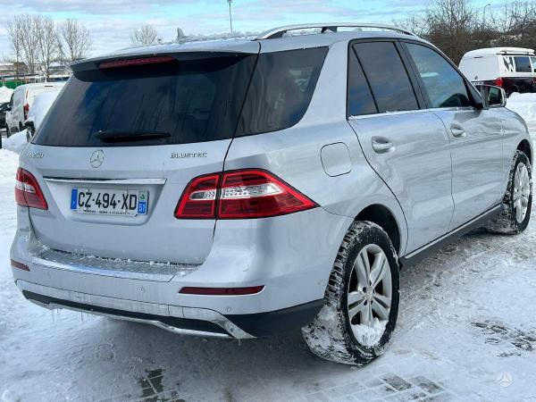 Grey Mercedes-Benz ML 250 2013 in Taurage, with an engine capacity of 2.14 L and mileage of 300 thousand km for 12000 €, photo 5 on AUTOMOTO.COM.LV