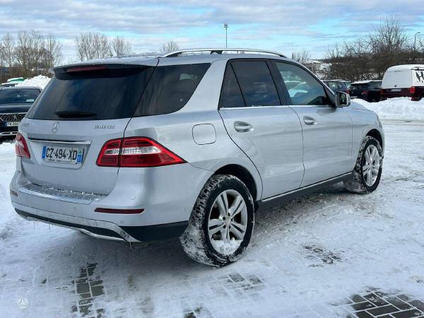 Grey Mercedes-Benz ML 250 2013 in Taurage, with an engine capacity of 2.14 L and mileage of 300 thousand km for 12000 €, photo 7 on AUTOMOTO.COM.LV