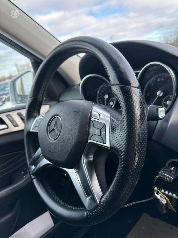 Grey Mercedes-Benz ML 250 2013 in Taurage, with an engine capacity of 2.14 L and mileage of 300 thousand km for 12000 €, photo 10 on AUTOMOTO.COM.LV