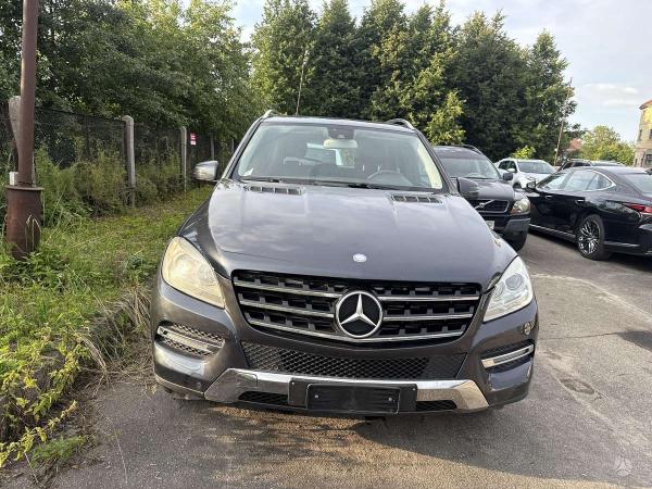 Pelēks Mercedes-Benz ML 250 2013 Šauļi, ar dzinēja tilpumu 2.14 L un nobraukumu 290 tūkst. km par 6700 €, foto 3 vietnē AUTOMOTO.COM.LV
