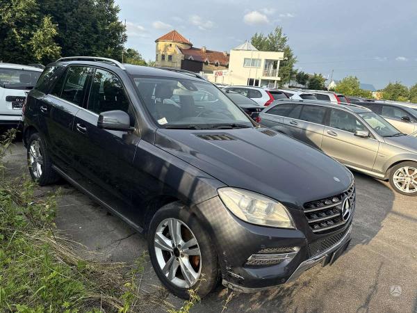 Pelēks Mercedes-Benz ML 250 2013 Šauļi, ar dzinēja tilpumu 2.14 L un nobraukumu 290 tūkst. km par 6700 €, foto 4 vietnē AUTOMOTO.COM.LV