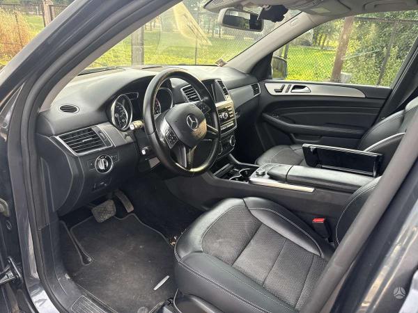 Pelēks Mercedes-Benz ML 250 2013 Šauļi, ar dzinēja tilpumu 2.14 L un nobraukumu 290 tūkst. km par 6700 €, foto 9 vietnē AUTOMOTO.COM.LV