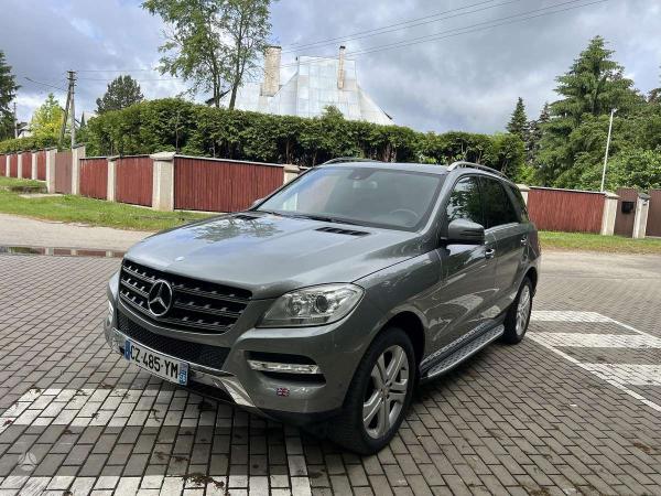 Grey Mercedes-Benz ML 250 2013 in Kaunas, with an engine capacity of 2.20 L and mileage of 235 thousand km for 11999 €, photo 1 on AUTOMOTO.COM.LV