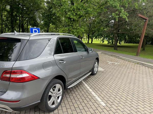 Grey Mercedes-Benz ML 250 2013 in Kaunas, with an engine capacity of 2.20 L and mileage of 235 thousand km for 11999 €, photo 4 on AUTOMOTO.COM.LV