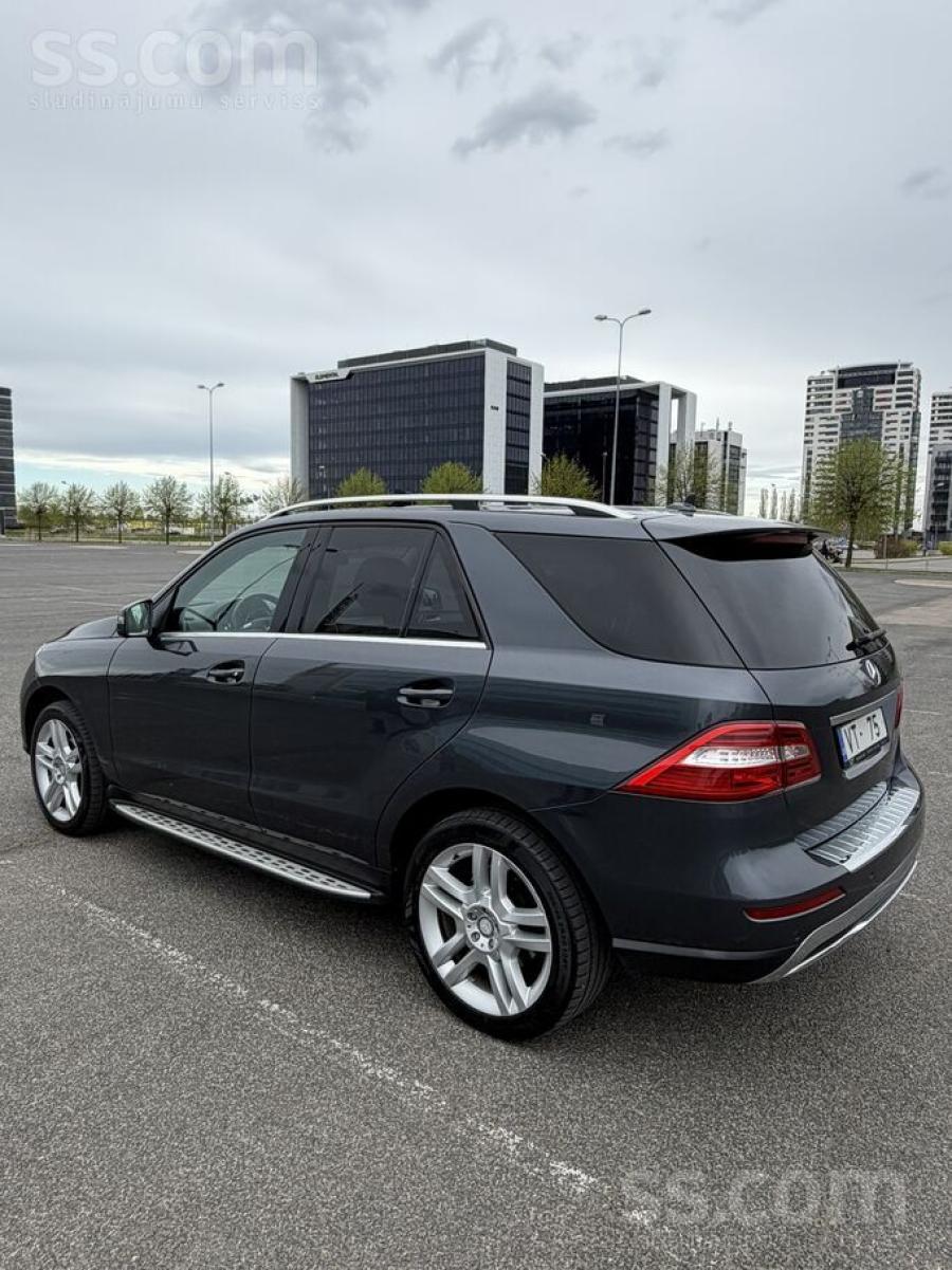 Grey Mercedes-Benz ML 250 2014 in Riga, with an engine capacity of 2.20 L and mileage of 255 thousand km for 14500 €, photo 1 on AUTOMOTO.COM.LV