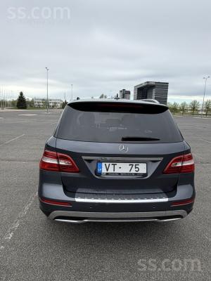 Grey Mercedes-Benz ML 250 2014 in Riga, with an engine capacity of 2.20 L and mileage of 255 thousand km for 14500 €, photo 3 on AUTOMOTO.COM.LV