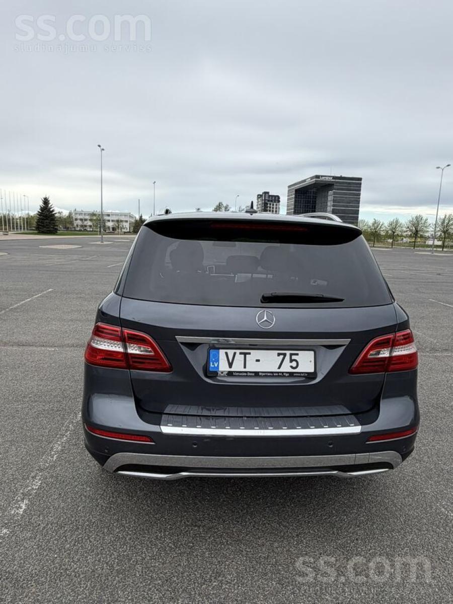 Grey Mercedes-Benz ML 250 2014 in Riga, with an engine capacity of 2.20 L and mileage of 255 thousand km for 14500 €, photo 3 on AUTOMOTO.COM.LV