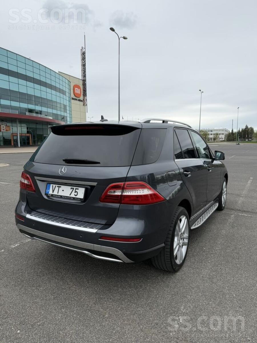Grey Mercedes-Benz ML 250 2014 in Riga, with an engine capacity of 2.20 L and mileage of 255 thousand km for 14500 €, photo 4 on AUTOMOTO.COM.LV