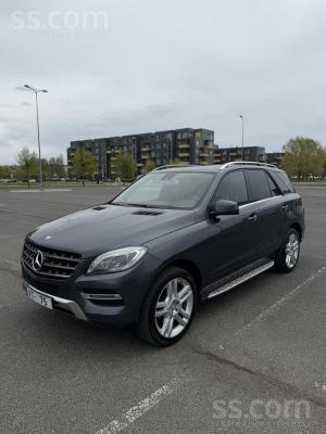 Grey Mercedes-Benz ML 250 2014 in Riga, with an engine capacity of 2.20 L and mileage of 255 thousand km for 14500 €, photo 5 on AUTOMOTO.COM.LV