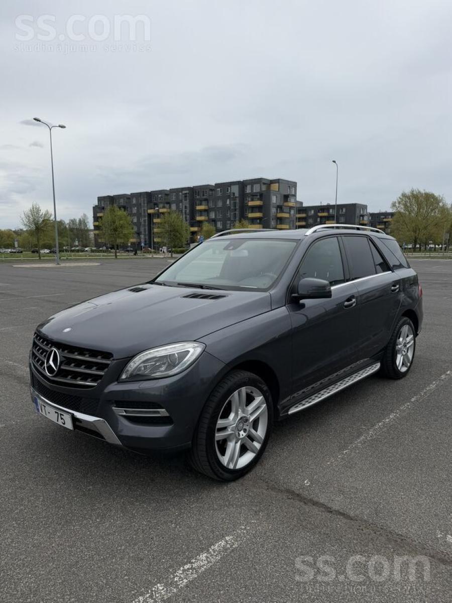 Grey Mercedes-Benz ML 250 2014 in Riga, with an engine capacity of 2.20 L and mileage of 255 thousand km for 14500 €, photo 5 on AUTOMOTO.COM.LV