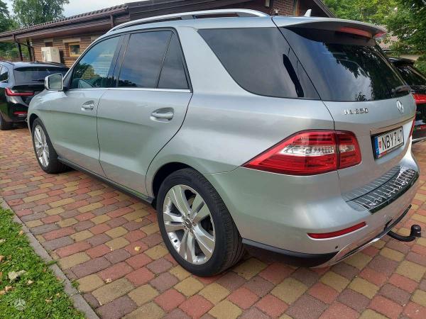 Pelēks Mercedes-Benz ML 250 2014 Kupiškis, ar dzinēja tilpumu 2.14 L un nobraukumu 277 tūkst. km par 12750 €, foto 3 vietnē AUTOMOTO.COM.LV