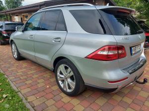 Pelēks Mercedes-Benz ML 250 2014 Kupiškis, ar dzinēja tilpumu 2.14 L un nobraukumu 277 tūkst. km par 12750 €, foto 4 vietnē AUTOMOTO.COM.LV