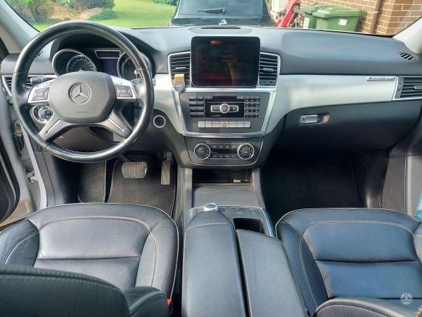 Grey Mercedes-Benz ML 250 2014 in Kupiskis, with an engine capacity of 2.14 L and mileage of 277 thousand km for 12750 €, photo 8 on AUTOMOTO.COM.LV