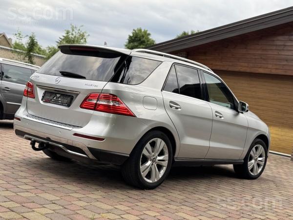 Grey Mercedes-Benz ML 250 2014 in Jurmala, with an engine capacity of 2.20 L and mileage of 0 thousand km for 13350 €, photo 3 on AUTOMOTO.COM.LV