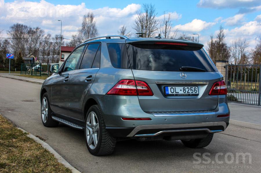 Grey Mercedes-Benz ML 250 2014 in Jelgava, with an engine capacity of 2.20 L and mileage of 178 thousand km for 17490 €, photo 3 on AUTOMOTO.COM.LV