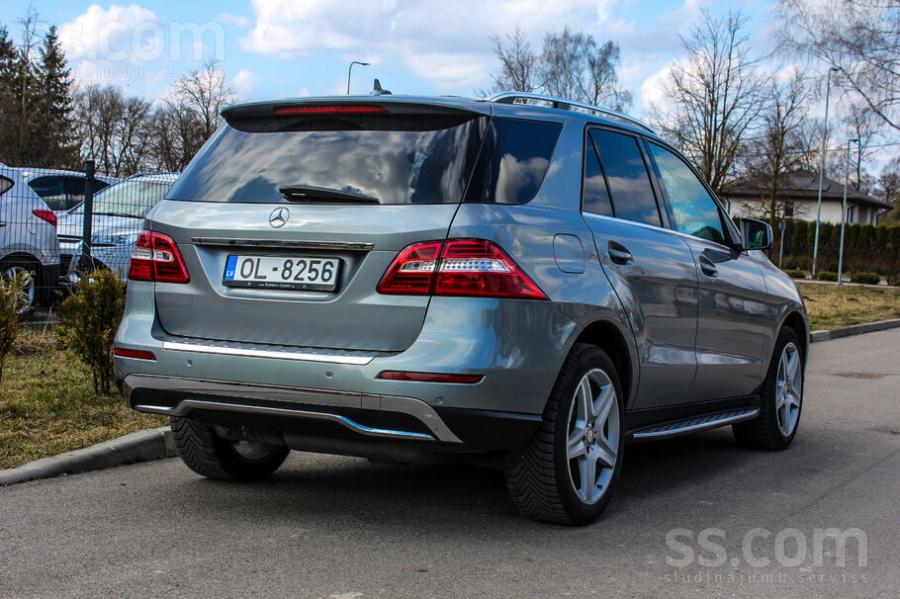Grey Mercedes-Benz ML 250 2014 in Jelgava, with an engine capacity of 2.20 L and mileage of 178 thousand km for 17490 €, photo 4 on AUTOMOTO.COM.LV