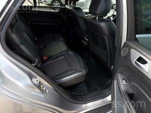Grey Mercedes-Benz ML 250 2014 in Jelgava, with an engine capacity of 2.20 L and mileage of 178 thousand km for 17490 €, photo 5 on AUTOMOTO.COM.LV