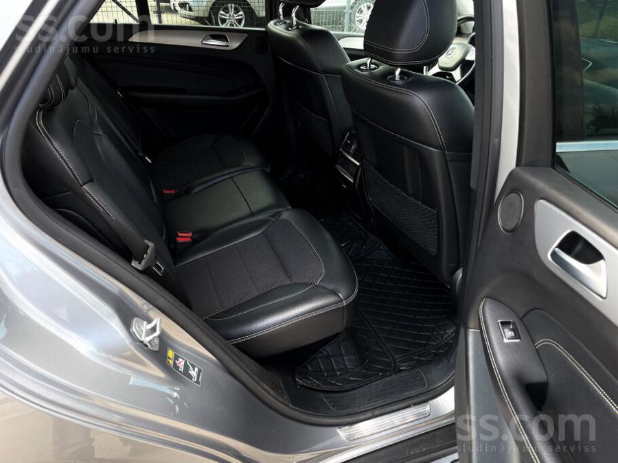 Grey Mercedes-Benz ML 250 2014 in Jelgava, with an engine capacity of 2.20 L and mileage of 178 thousand km for 17490 €, photo 5 on AUTOMOTO.COM.LV