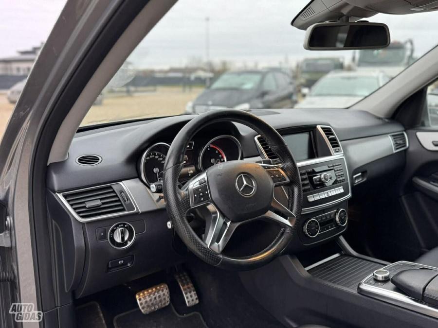 Pelēks Mercedes-Benz ML 250 2015 Šauļi, ar dzinēja tilpumu 2.10 L un nobraukumu 322 tūkst. km par 14500 €, foto 8 vietnē AUTOMOTO.COM.LV