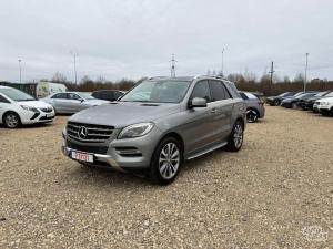 Pelēks Mercedes-Benz ML 250 2015 Šauļi, ar dzinēja tilpumu 2.10 L un nobraukumu 322 tūkst. km par 14500 €, foto 3 vietnē AUTOMOTO.COM.LV