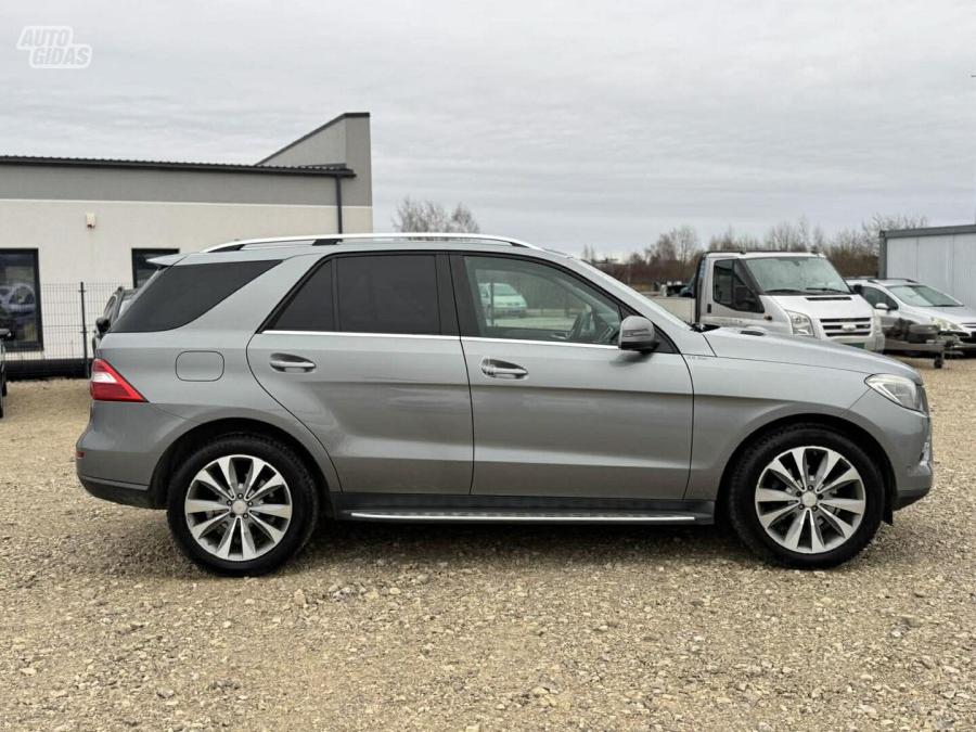 Pelēks Mercedes-Benz ML 250 2015 Šauļi, ar dzinēja tilpumu 2.10 L un nobraukumu 322 tūkst. km par 14500 €, foto 4 vietnē AUTOMOTO.COM.LV