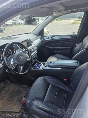 Pelēks Mercedes-Benz ML 250 2015 Rīga, ar dzinēja tilpumu 2.20 L un nobraukumu 219 tūkst. km par 16500 €, foto 3 vietnē AUTOMOTO.COM.LV
