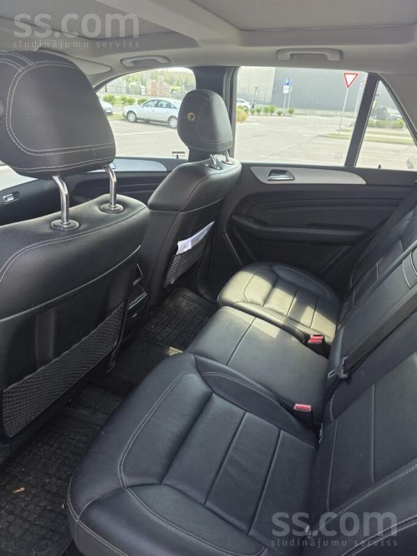 Grey Mercedes-Benz ML 250 2015 in Riga, with an engine capacity of 2.20 L and mileage of 219 thousand km for 16500 €, photo 4 on AUTOMOTO.COM.LV