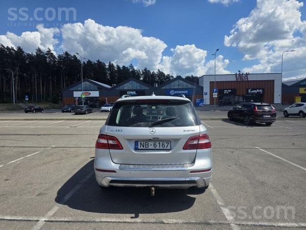 Grey Mercedes-Benz ML 250 2015 in Riga, with an engine capacity of 2.20 L and mileage of 219 thousand km for 16500 €, photo 7 on AUTOMOTO.COM.LV