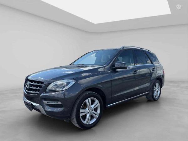 Grey Mercedes-Benz ML 250 2015 in Kaunas, with an engine capacity of 2.10 L and mileage of 312 thousand km for 13400 €, photo 1 on AUTOMOTO.COM.LV