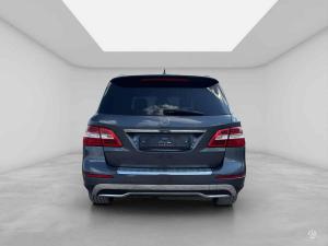 Grey Mercedes-Benz ML 250 2015 in Kaunas, with an engine capacity of 2.10 L and mileage of 312 thousand km for 13400 €, photo 6 on AUTOMOTO.COM.LV