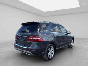 Grey Mercedes-Benz ML 250 2015 in Kaunas, with an engine capacity of 2.10 L and mileage of 312 thousand km for 13400 €, photo 7 on AUTOMOTO.COM.LV