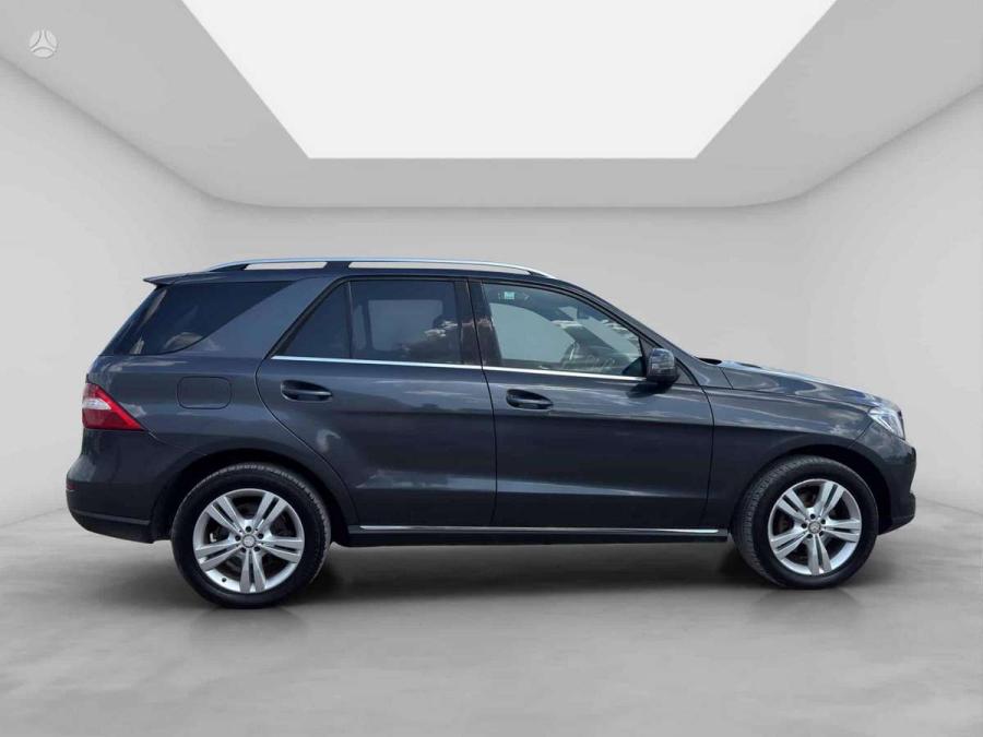 Grey Mercedes-Benz ML 250 2015 in Kaunas, with an engine capacity of 2.10 L and mileage of 312 thousand km for 13400 €, photo 8 on AUTOMOTO.COM.LV