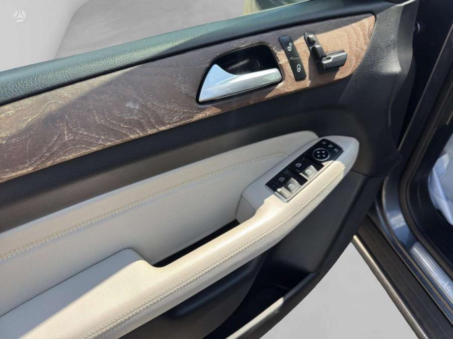 Grey Mercedes-Benz ML 250 2015 in Kaunas, with an engine capacity of 2.10 L and mileage of 312 thousand km for 13400 €, photo 12 on AUTOMOTO.COM.LV