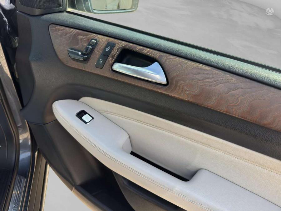 Grey Mercedes-Benz ML 250 2015 in Kaunas, with an engine capacity of 2.10 L and mileage of 312 thousand km for 13400 €, photo 17 on AUTOMOTO.COM.LV