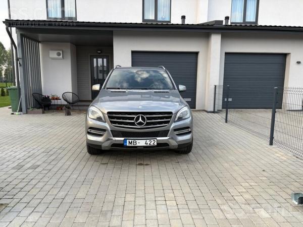 Grey Mercedes-Benz ML 250 2014 in Riga, with an engine capacity of 2.20 L and mileage of 280 thousand km for 13999 €, photo 1 on AUTOMOTO.COM.LV