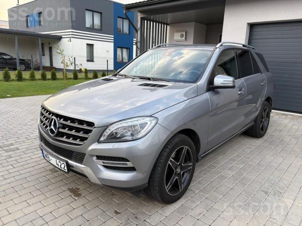 Grey Mercedes-Benz ML 250 2014 in Riga, with an engine capacity of 2.20 L and mileage of 280 thousand km for 13999 €, photo 2 on AUTOMOTO.COM.LV