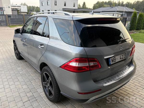 Grey Mercedes-Benz ML 250 2014 in Riga, with an engine capacity of 2.20 L and mileage of 280 thousand km for 13999 €, photo 3 on AUTOMOTO.COM.LV