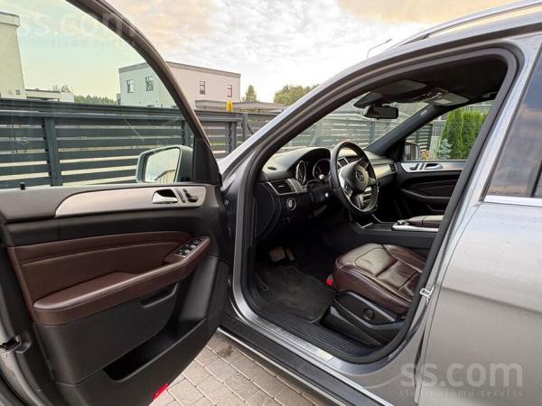 Grey Mercedes-Benz ML 250 2014 in Riga, with an engine capacity of 2.20 L and mileage of 280 thousand km for 13999 €, photo 7 on AUTOMOTO.COM.LV