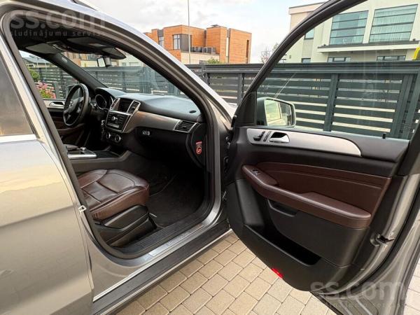 Grey Mercedes-Benz ML 250 2014 in Riga, with an engine capacity of 2.20 L and mileage of 280 thousand km for 13999 €, photo 9 on AUTOMOTO.COM.LV