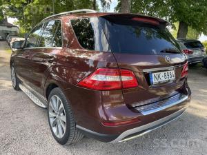Sarkans Mercedes-Benz ML 250 2015 Rīga, ar dzinēja tilpumu 2.20 L un nobraukumu 292 tūkst. km par 15490 €, foto 4 vietnē AUTOMOTO.COM.LV