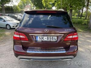 Sarkans Mercedes-Benz ML 250 2015 Rīga, ar dzinēja tilpumu 2.20 L un nobraukumu 292 tūkst. km par 15490 €, foto 5 vietnē AUTOMOTO.COM.LV