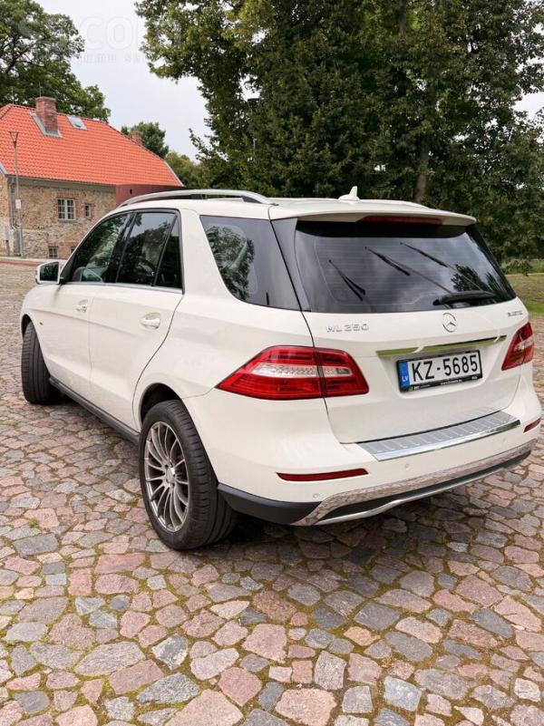 Balts Mercedes-Benz ML 250 2011 Jēkabpils, ar dzinēja tilpumu 2.20 L un nobraukumu 295 tūkst. km par 14990 €, foto 8 vietnē AUTOMOTO.COM.LV
