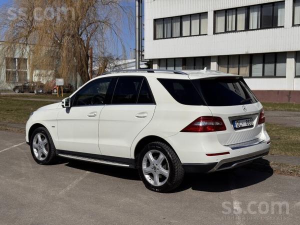 White Mercedes-Benz ML 250 2012 in Riga, with an engine capacity of 2.10 L and mileage of 313 thousand km for 12200 €, photo 4 on AUTOMOTO.COM.LV