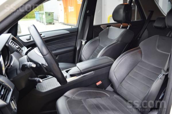 White Mercedes-Benz ML 250 2012 in Riga, with an engine capacity of 2.10 L and mileage of 313 thousand km for 12200 €, photo 8 on AUTOMOTO.COM.LV