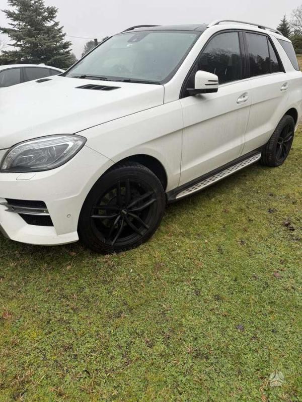 Balts Mercedes-Benz ML 250 2013 Kauņa, ar dzinēja tilpumu 2.10 L un nobraukumu 35 tūkst. km par 7500 €, foto 2 vietnē AUTOMOTO.COM.LV
