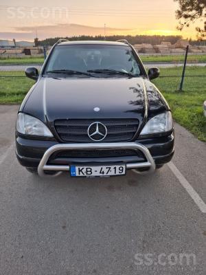 Melns Mercedes-Benz ML 270 2000 Rīga, ar dzinēja tilpumu 2.70 L un nobraukumu 422 tūkst. km par 1900 €, foto 3 vietnē AUTOMOTO.COM.LV