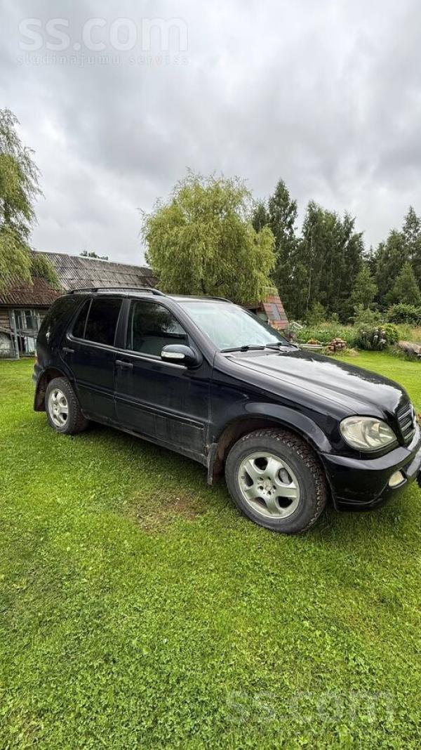 Black Mercedes-Benz ML 270 2001 in Kraslava, with an engine capacity of 2.70 L and mileage of 0 thousand km for 2500 €, photo 1 on AUTOMOTO.COM.LV