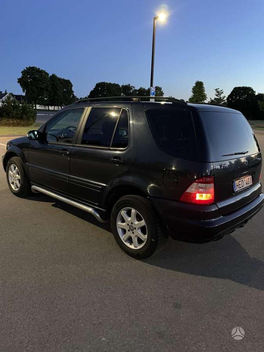 Melns Mercedes-Benz ML 270 2001 Kauņa, ar dzinēja tilpumu 2.69 L un nobraukumu 296 tūkst. km par 3800 €, foto 4 vietnē AUTOMOTO.COM.LV